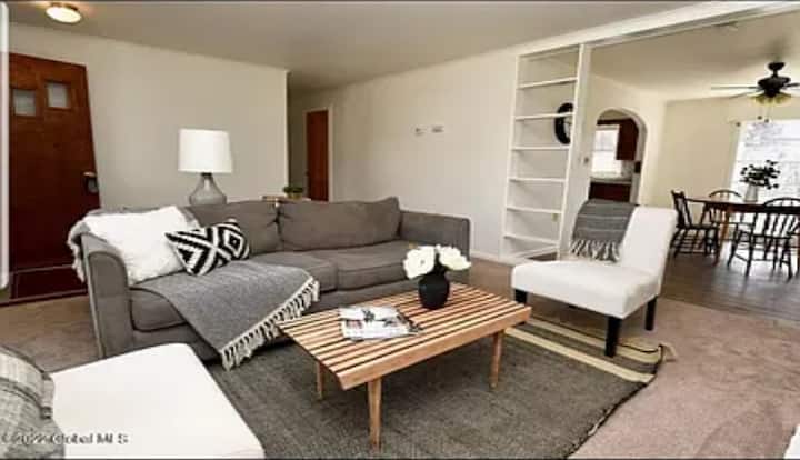 Charming Getaway With Warm Fireplaces - Saratoga Springs, NY