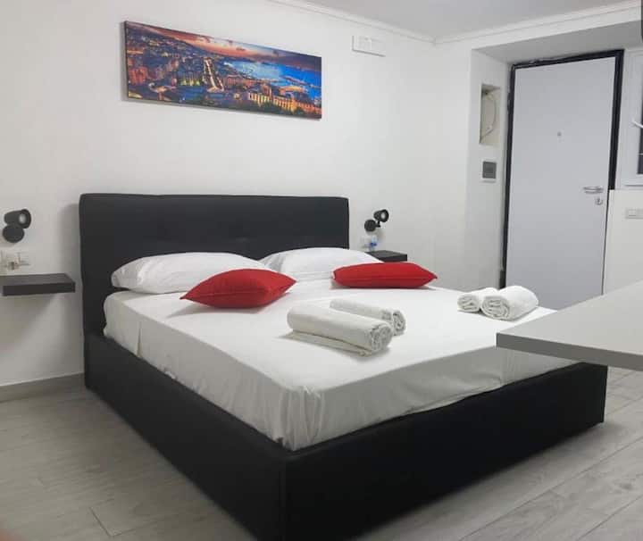 House In The Historic Center-piazza Cavour - Neapel