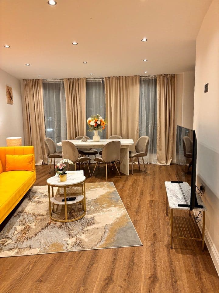 Lux 2 Bedroom Flt At Brentwood - Brentwood