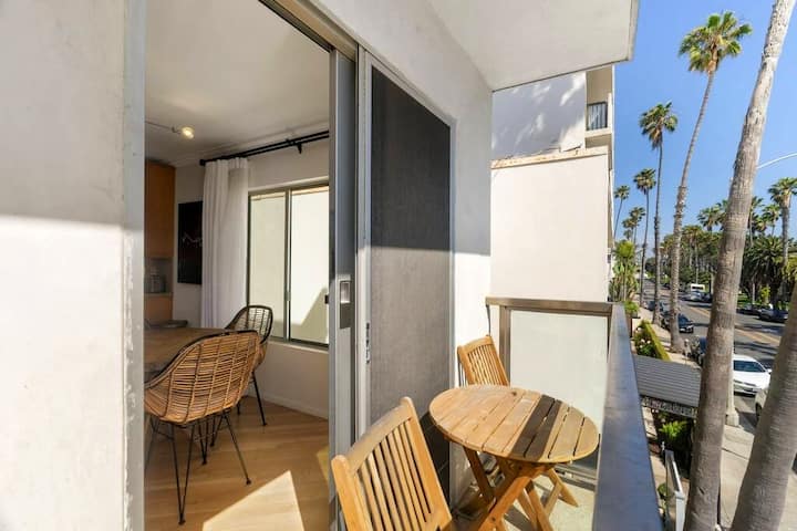 The Andalusite | Beachfront Full Ocean Beach View - Santa Monica, CA