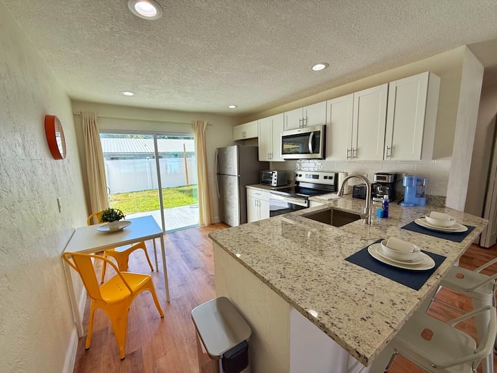 New* Amazing Sunshine-up 6 Guests-private Backyard - Port Orange, FL