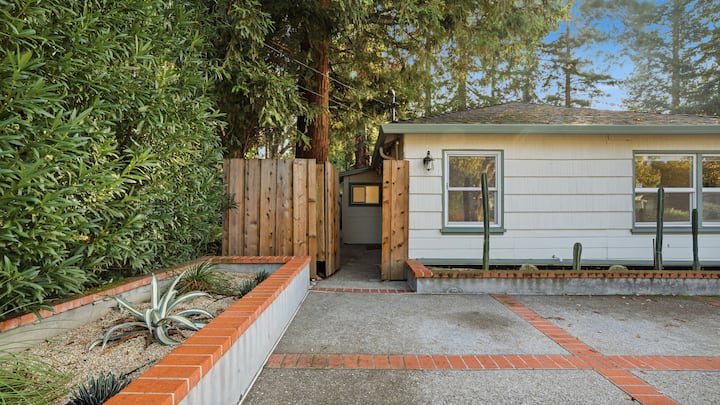 Art Lovers Retreat - Concord, CA