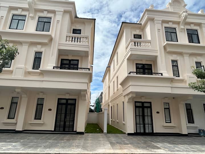 Charming 4-bedroom Townhome In Vibrant Phnom Penh! - Cambodia