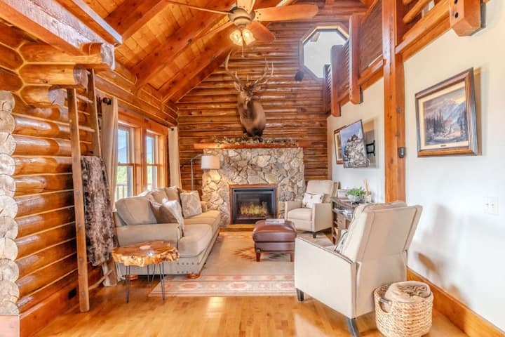 Sanora Lodge | Game Loft • Fire Pit • Yellowstone! - Henrys Lake, ID