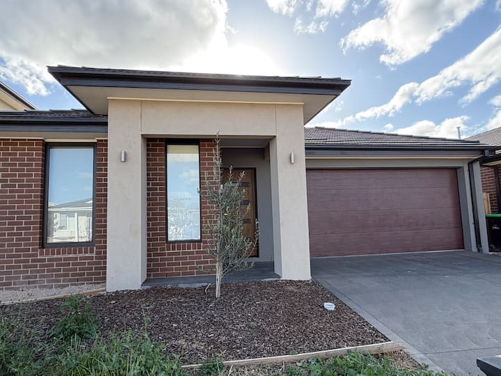 Four Bedroom House In Melton - Melton