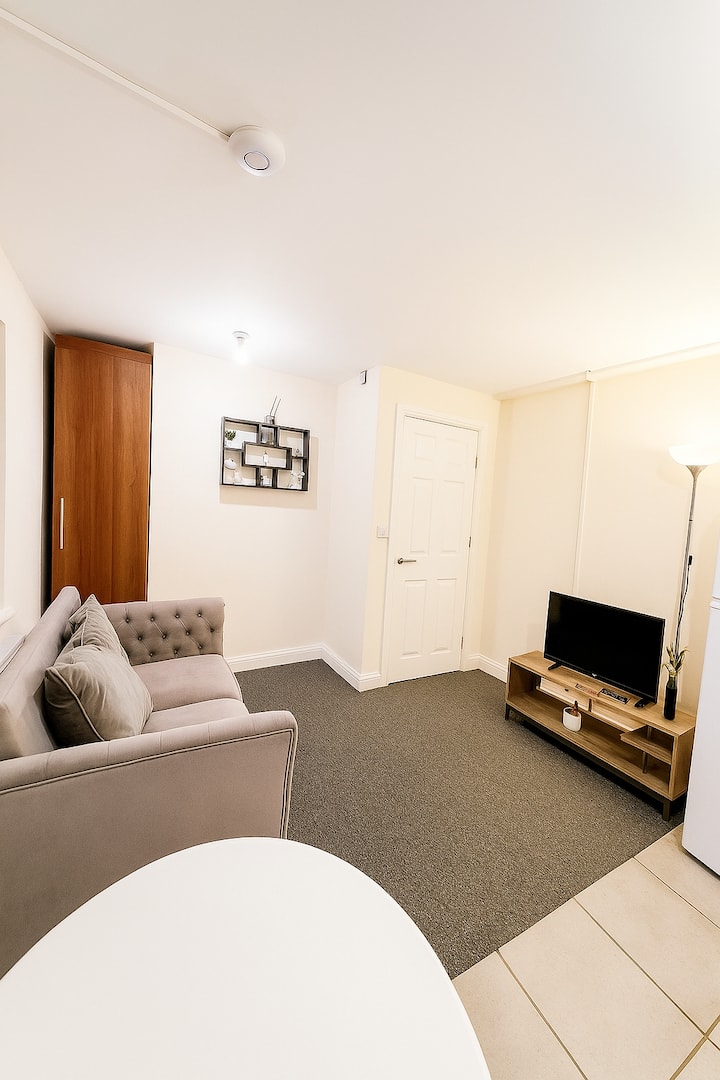 Cozy Modern Room With Shared Communal Space - Preston