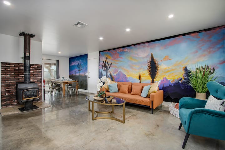 Desert Hideaway - Cozy 2br Home W/ Hot Tub - California