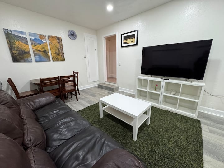 Modern Lookin Home With A Central Location. - Oakland, CA