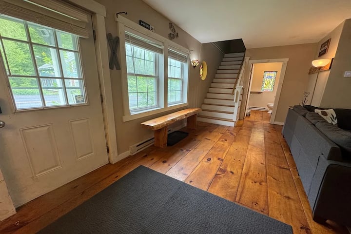 Cozy Brookside Lodge - Ski, Hike, Forage, Relax - Stratton Mountain, VT