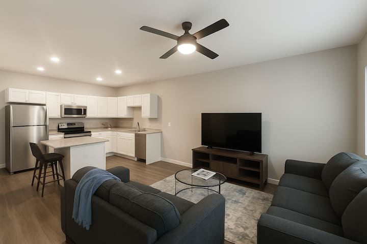 Chic 3-bedroom Getaway Near Wichita’s Top Spots! - Wichita, KS