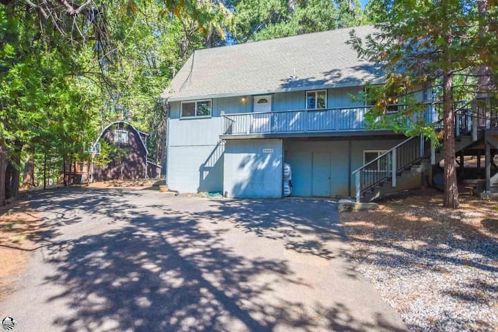 Spacious Sonora Retreat – 4br, 9 Beds + Game Room - Yosemite National Park, CA