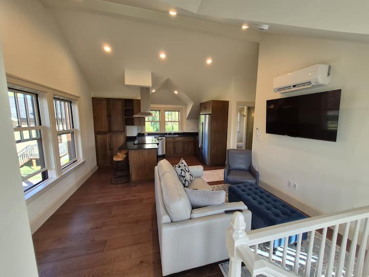 Colonial Nw Everett Adu - Everett, WA