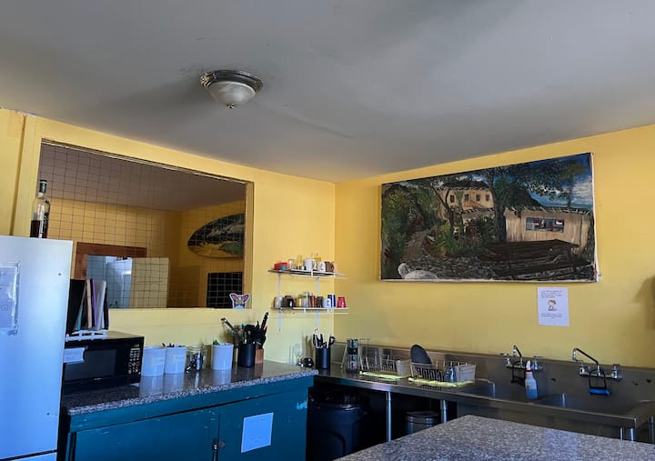 Women's Only Dorm With Free Tours - Maui, HI
