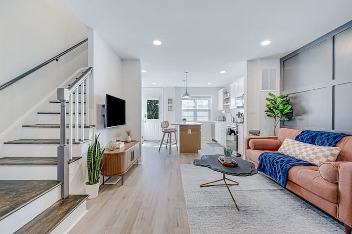 Walk To Metro | King Beds | Ev Charger - Alexandria, VA