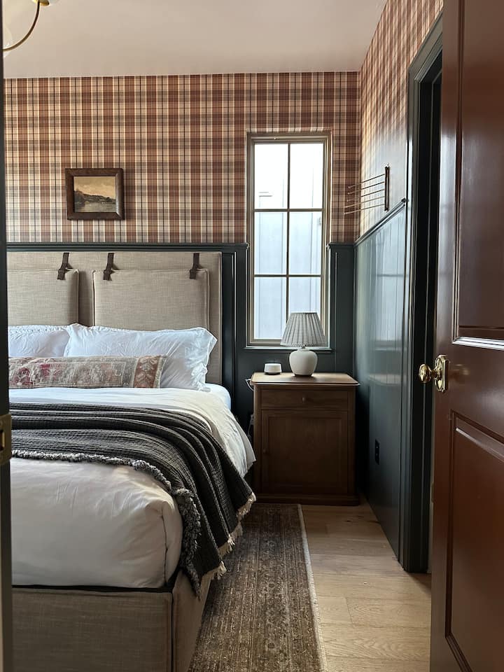 Heritage House Cottage @ The Lark - Boutique Stay - Edmond, OK