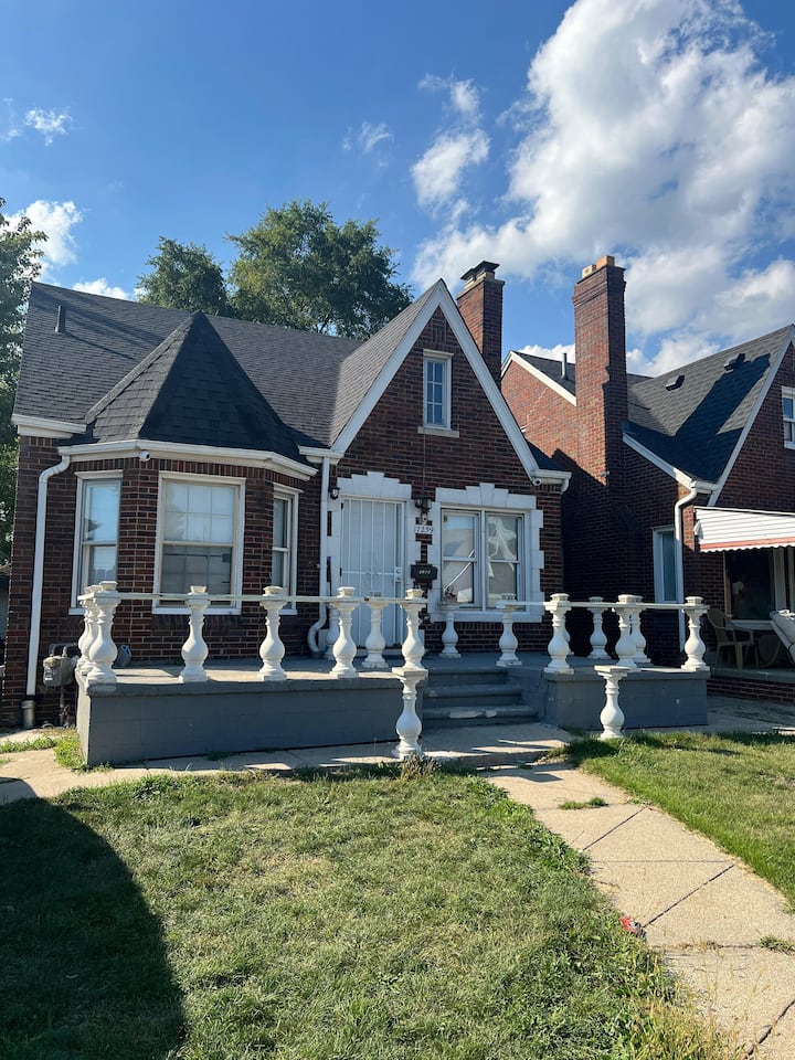Nice And Cozy House Detroit House - Dearborn, MI