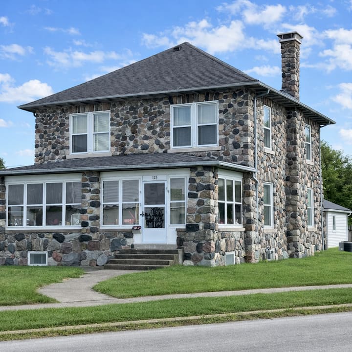 Pet Friendly-4 Br Home Near Hospital, Sleeps 8 - Greenville, OH