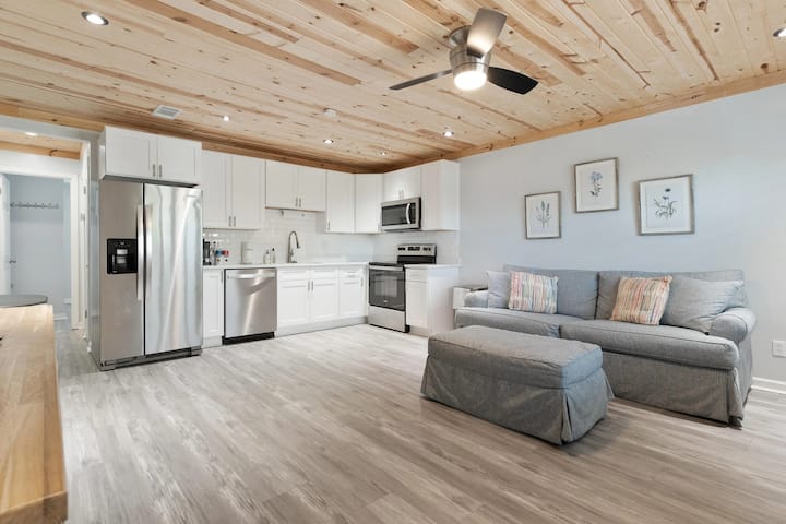 Okaloosa Island Retreat! Short Walk To Beach! - Fort Walton Beach, FL
