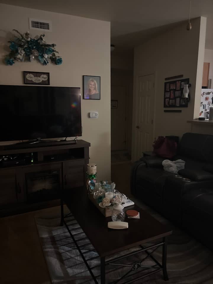 Bedroom And Bathroom, Kitchen And Laundry Room - Jefferson City, MO