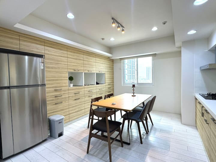 又一村-可住2-5人，有電梯，有平面車位 - Kaohsiung City