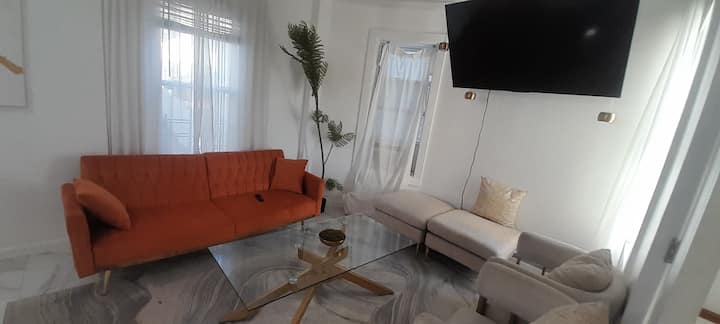 Luxury 5 Br/2ba Apt Nyc Sleeps 16+ Free Parking! - Yonkers, NY