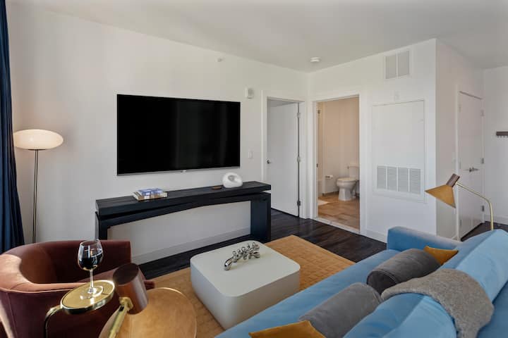 Brand New Luxury Retreat W/ Pool & Fitness Center - Cambridge, MA