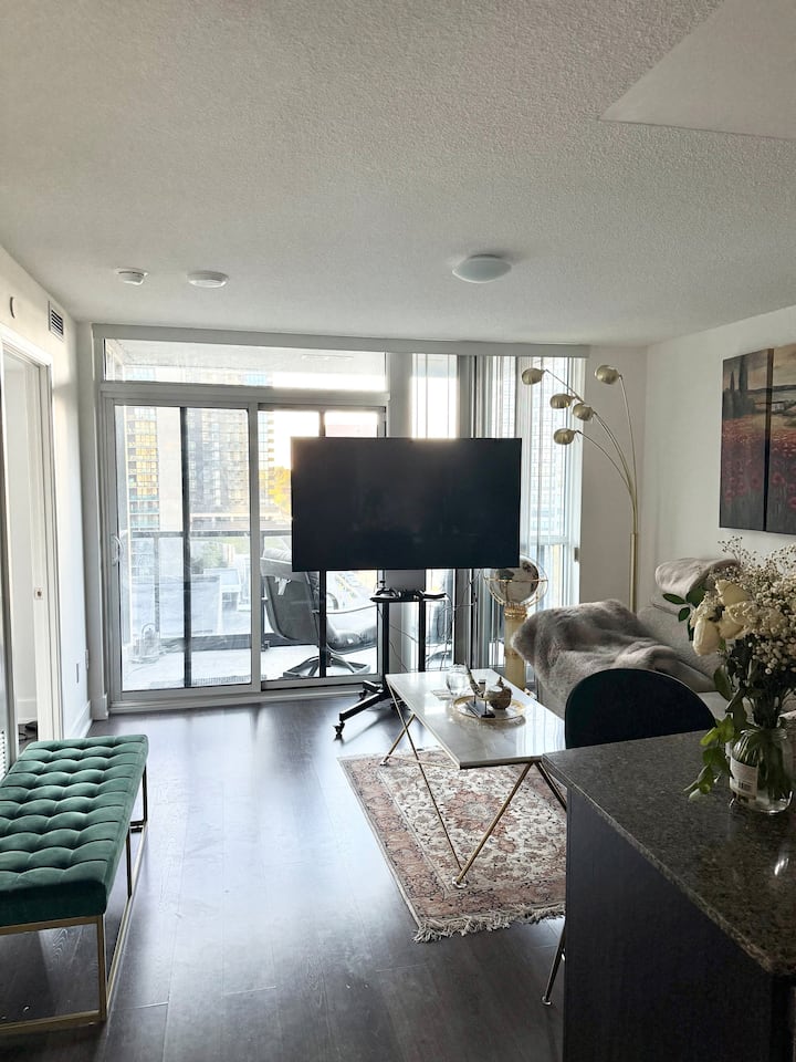 Luxe Apartment Super Central On Yonge/free Parking - Toronto, ON