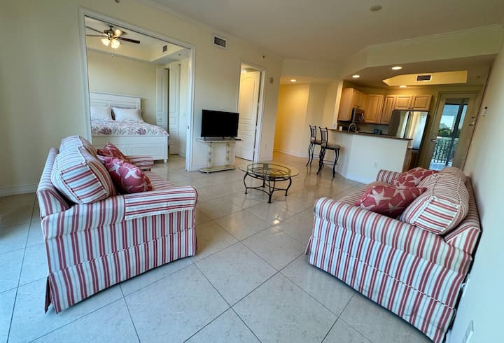 New! Bright Condo 1mi To Beach W/ Laundry | C302 - Bonita Springs, FL