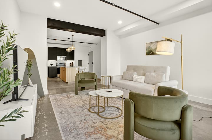 Chic Downtown Tulsa | Beacon 2br Stay - Tulsa, OK