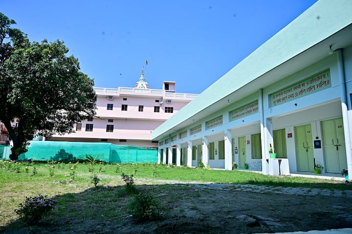 Nature Retreat Near Ganga Ji - Yoga Hall - Garden - Haridwar