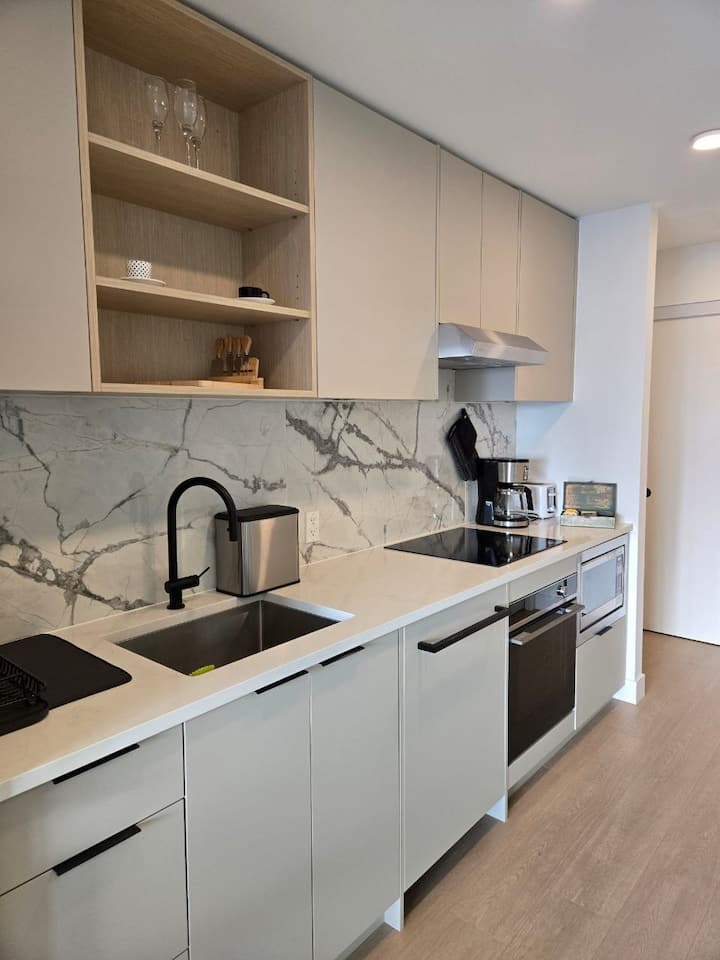 Cozy Apartment In North Vancouver - North Vancouver