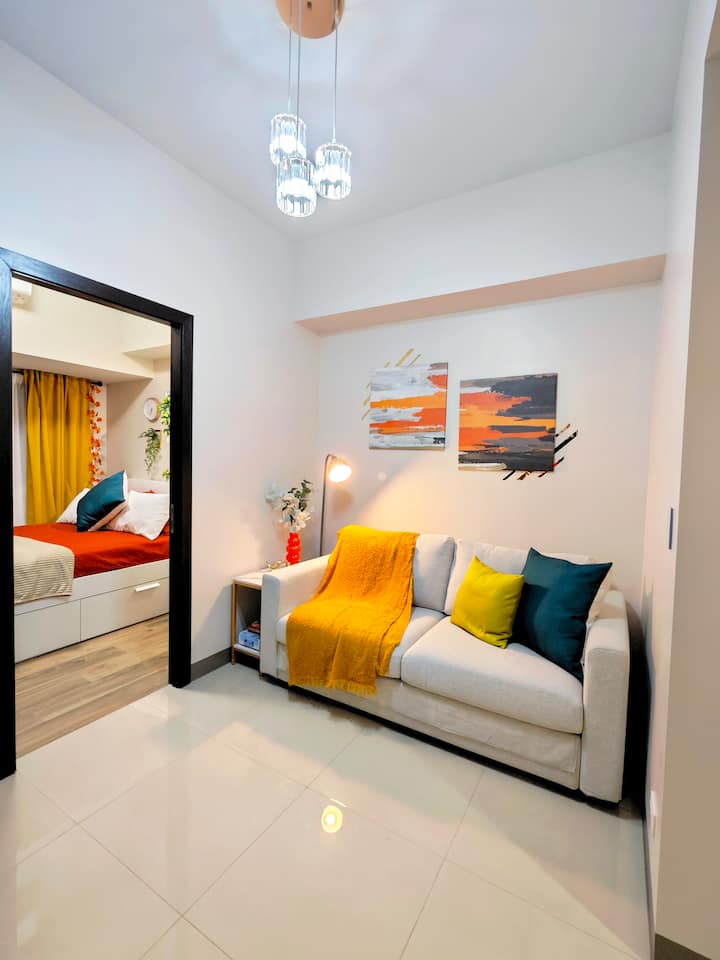 Sun-kissed Escape | 1br Balcony Near Venice Canal - Taguig