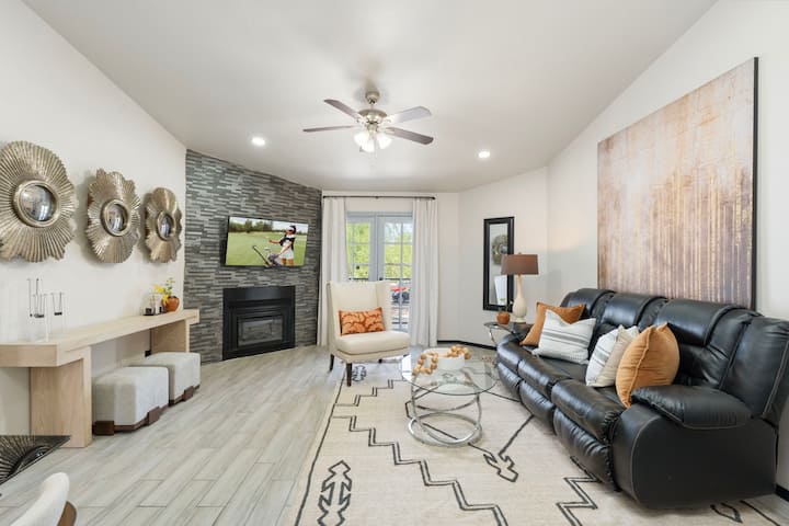 Central To Everything! 2 Bed W/pool And Fireplace - Phoenix, AZ