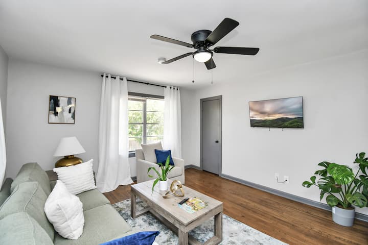 Modern Spacious Getaway #3, At East Downtown - Houston, TX