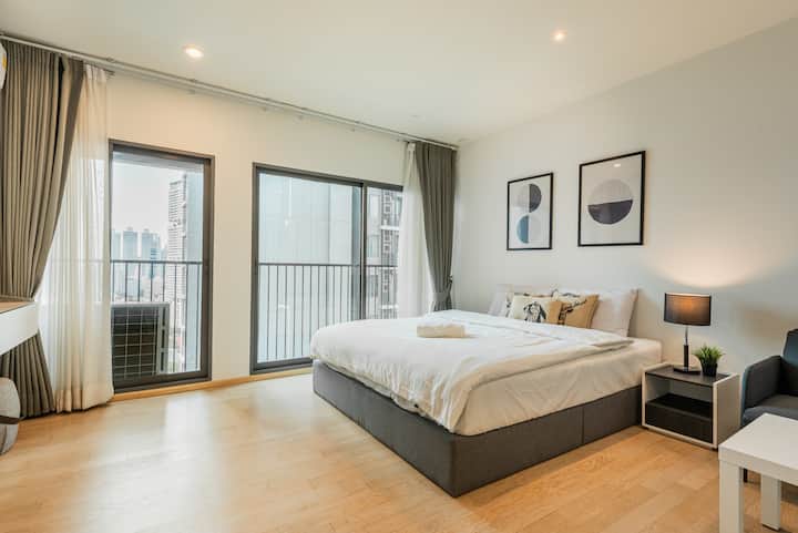 Bangkok Bliss | Work-ready 1bd | Fiber | Bts 2 Min - Khlong Toei