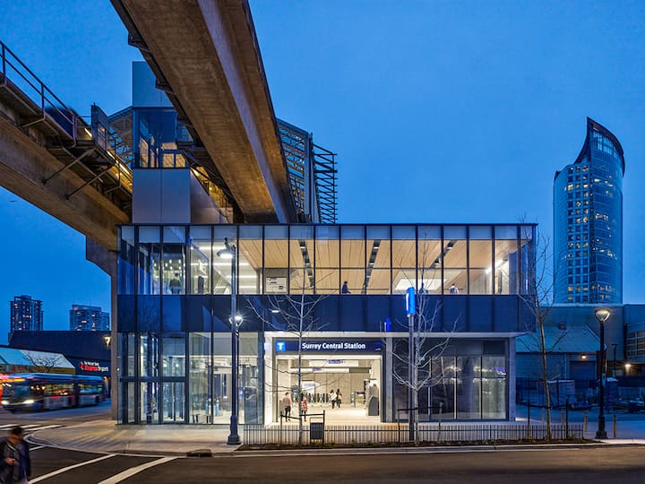 5-star One Bedroom Condo With Skytrain & Gym - New Westminster