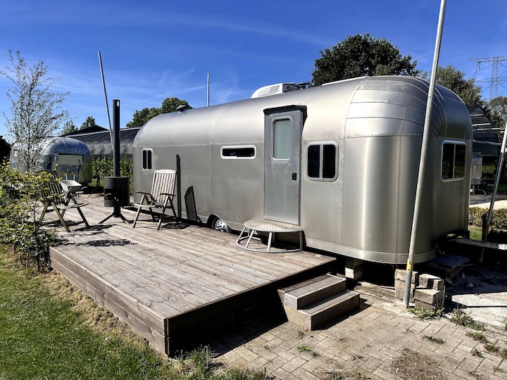Angie Lodge | Streamcamper - Eindhoven