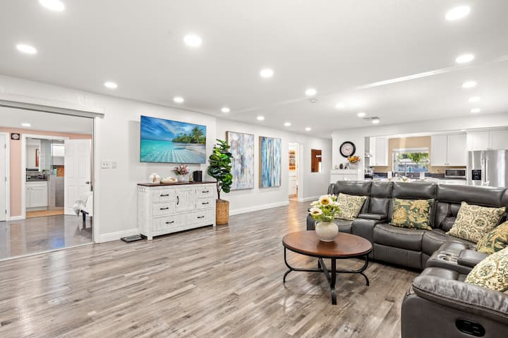 Single-story Home/los Angeles/disney/57 60fwy - West Covina, CA