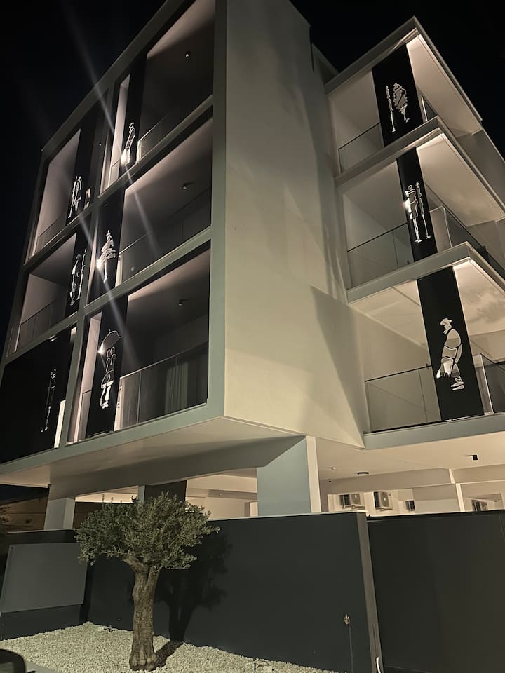 Nesseus Lux Suite 15 - Near Unic & Euc - Nicosia
