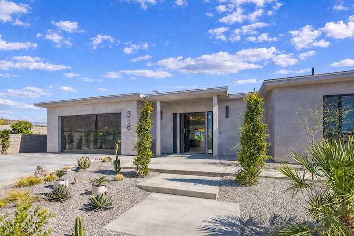 New Luxury Palm Springs Home For Family & Friends - Palm Springs, CA
