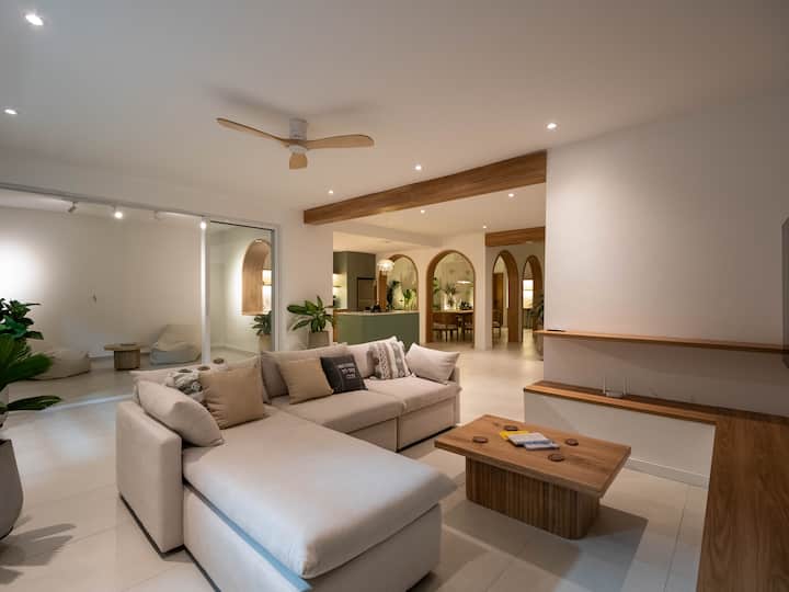 Huge Classy Designer Apartment W/ Hot Tub - コロンビー メデジン