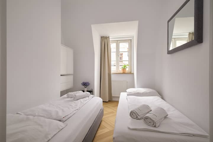 Top Location, Splendid Window View Up To 6 Pers. - Wrocław