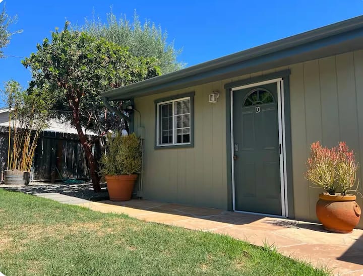 Downtown Studio - Santa Barbara, CA