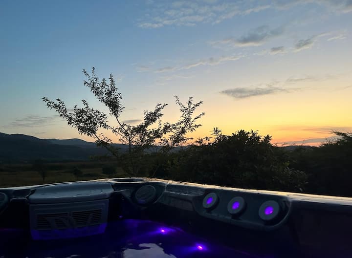 Charming Croft House With Hot Tub - Ardnamurchan