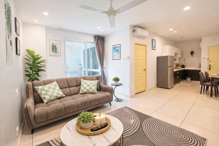 High Floor 2br • Partial Seaview • Gurney •Parking - George Town