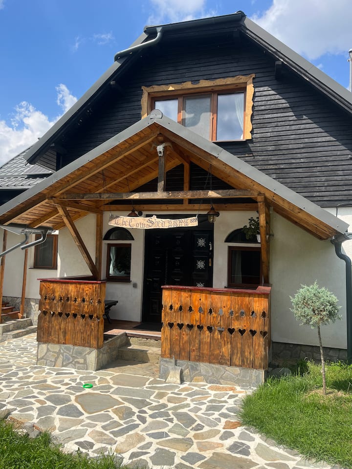 The Cow Shed - Peștera