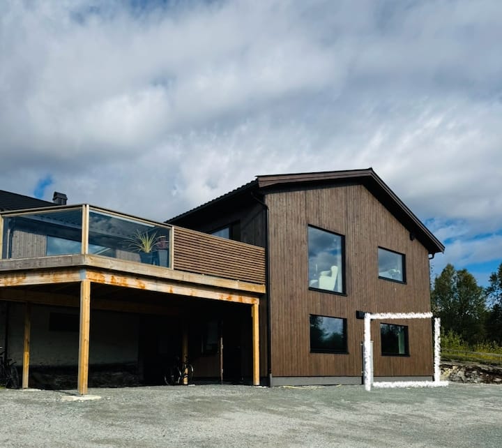 Lys Og Fin Leilighet I Enebolig - Tromsø