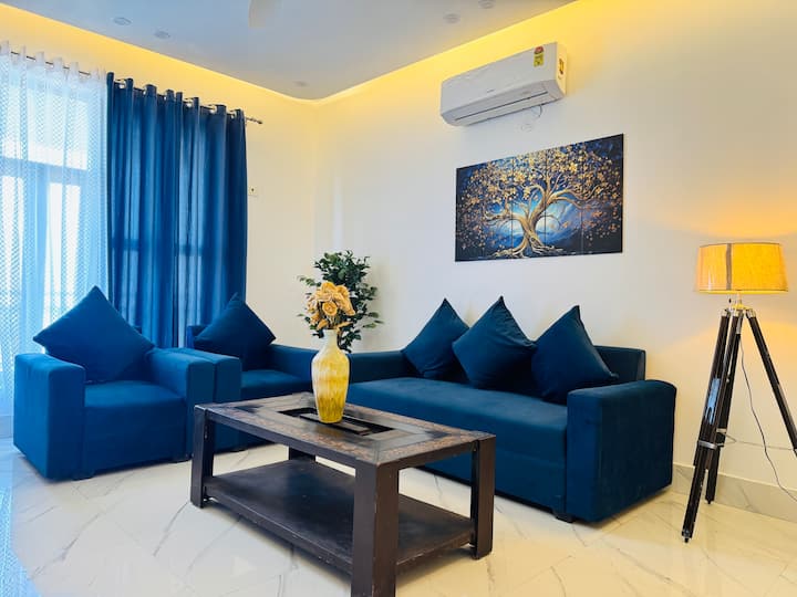 Sky-high Aravalli Oasis: 3br Luxe/ In Gurugram - Manesar