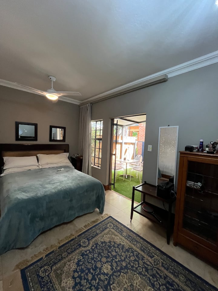 Cosy Elegant Oasis - Centurion