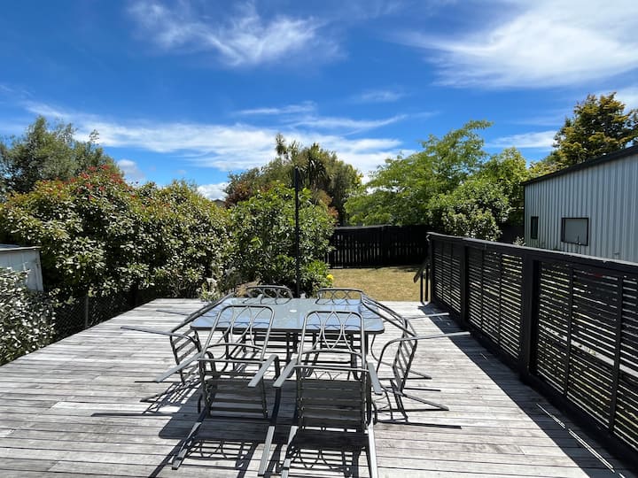 Little House Big Garage Lake Taupo - Taupō